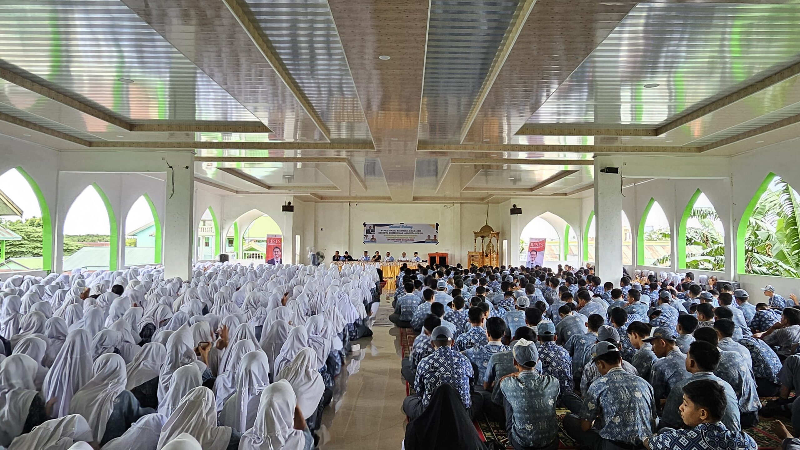 Ismail Bachtiar Turut Awasi MBG di SMA 1 Bulukumba - Konotasi
